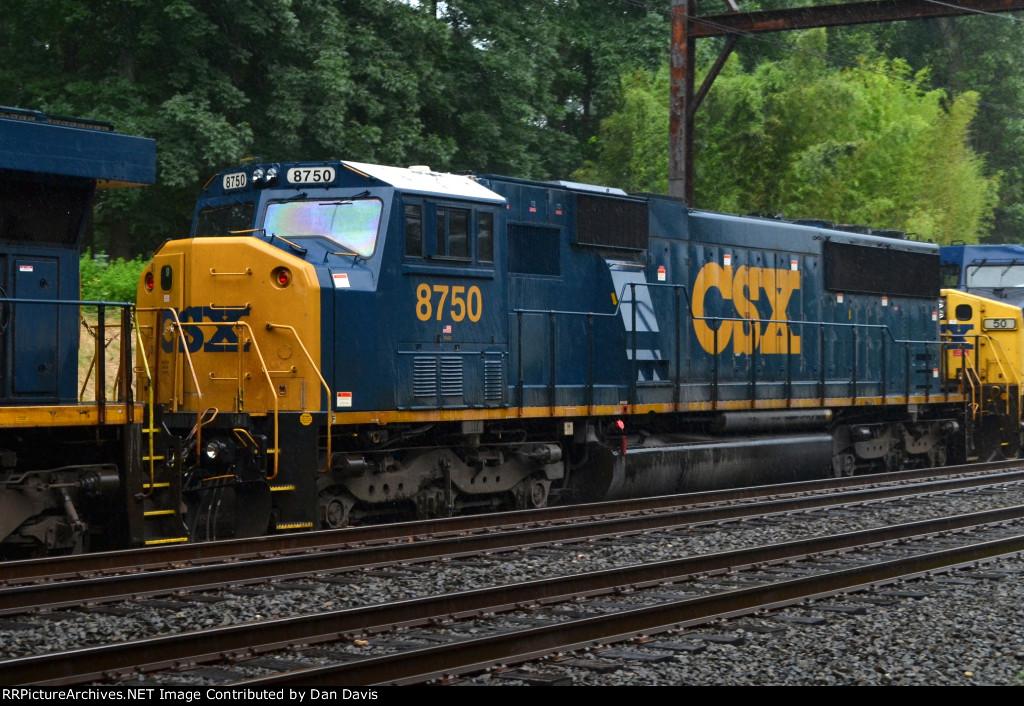 CSX SD60I 8750 fifth out on Q438-28